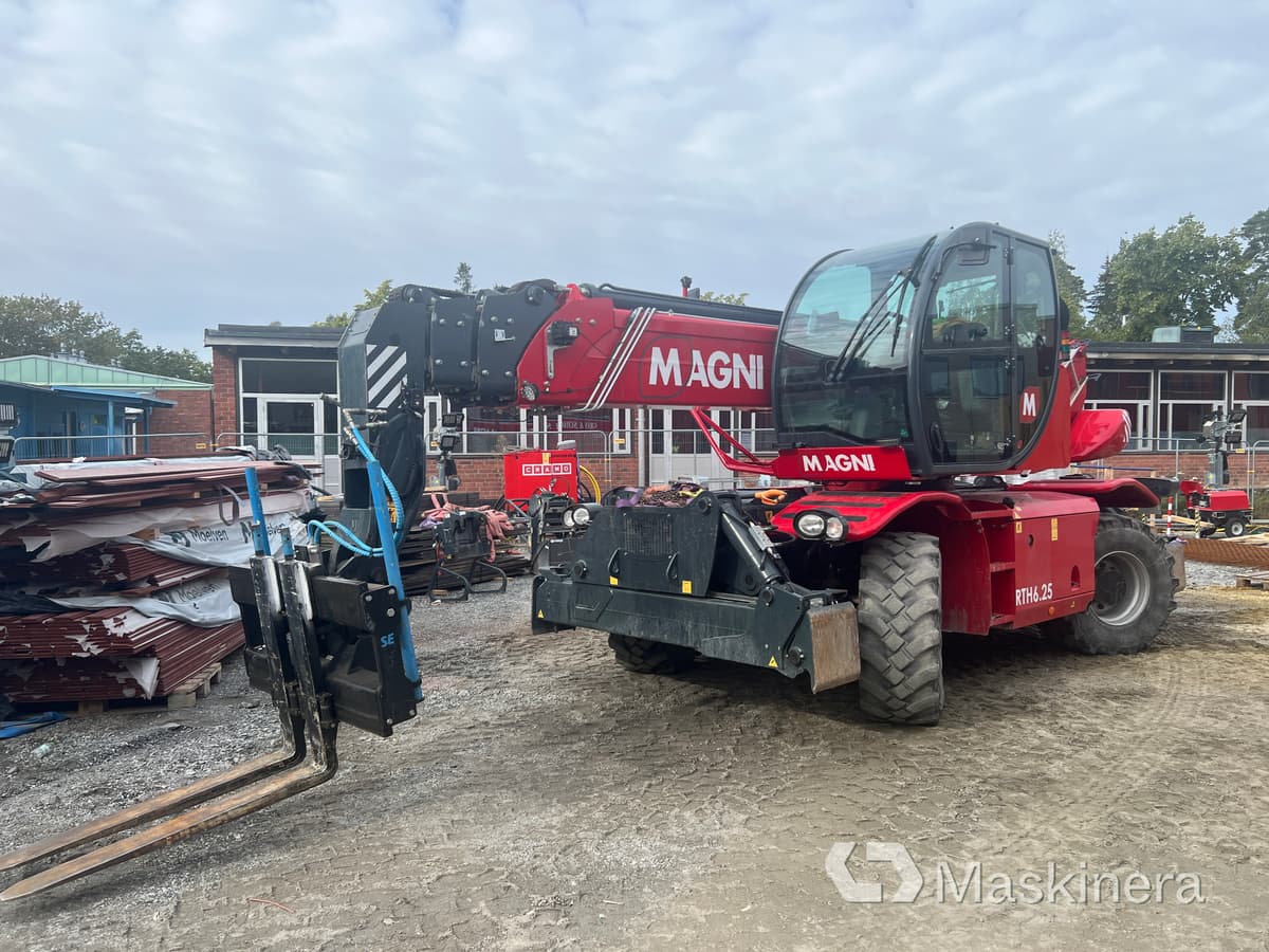 Teleskoplastare Magni RTH6.25 med redskap | Maskinera