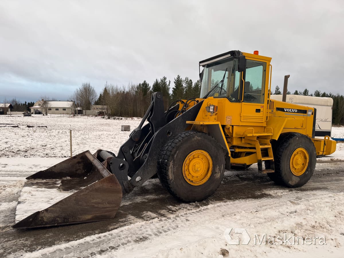 Hjullastare Volvo L90C med skopa | Maskinera