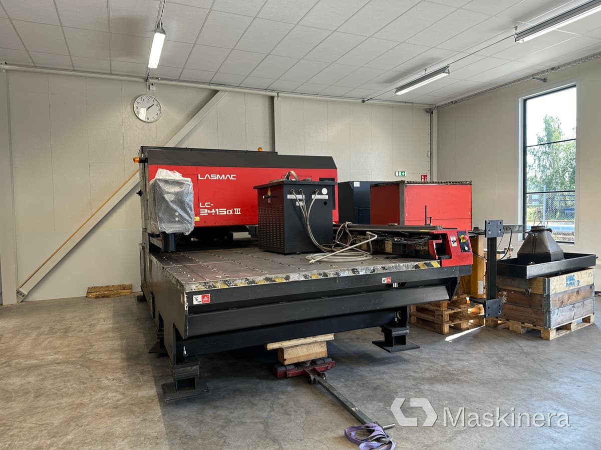Laserskärmaskin AMADA LC2415 med komplett lyftanordning | Maskinera
