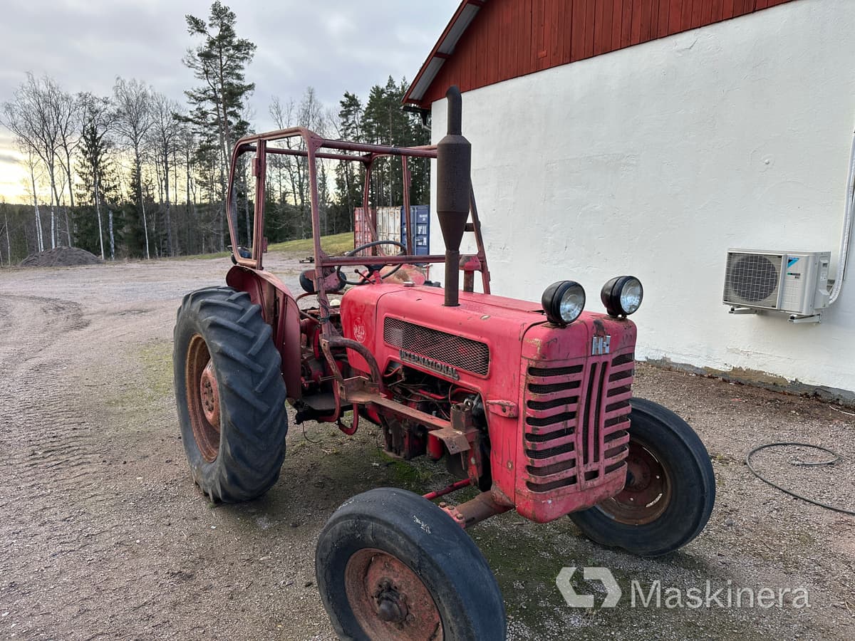 Traktor McCormick IN B 275 (repobjekt) | Maskinera
