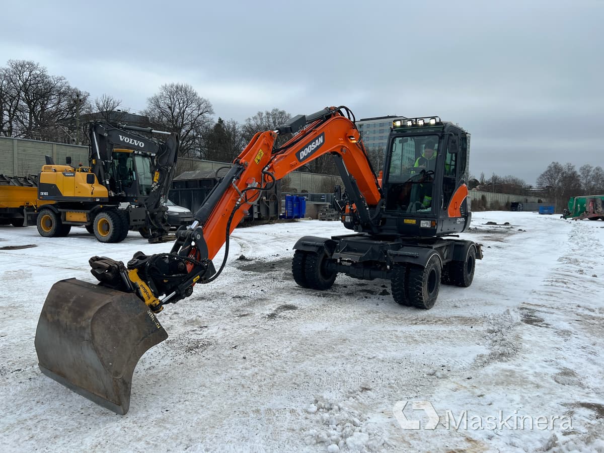 Hjulgrävare Doosan DX57W-5 med kärra & tillbehör | Maskinera