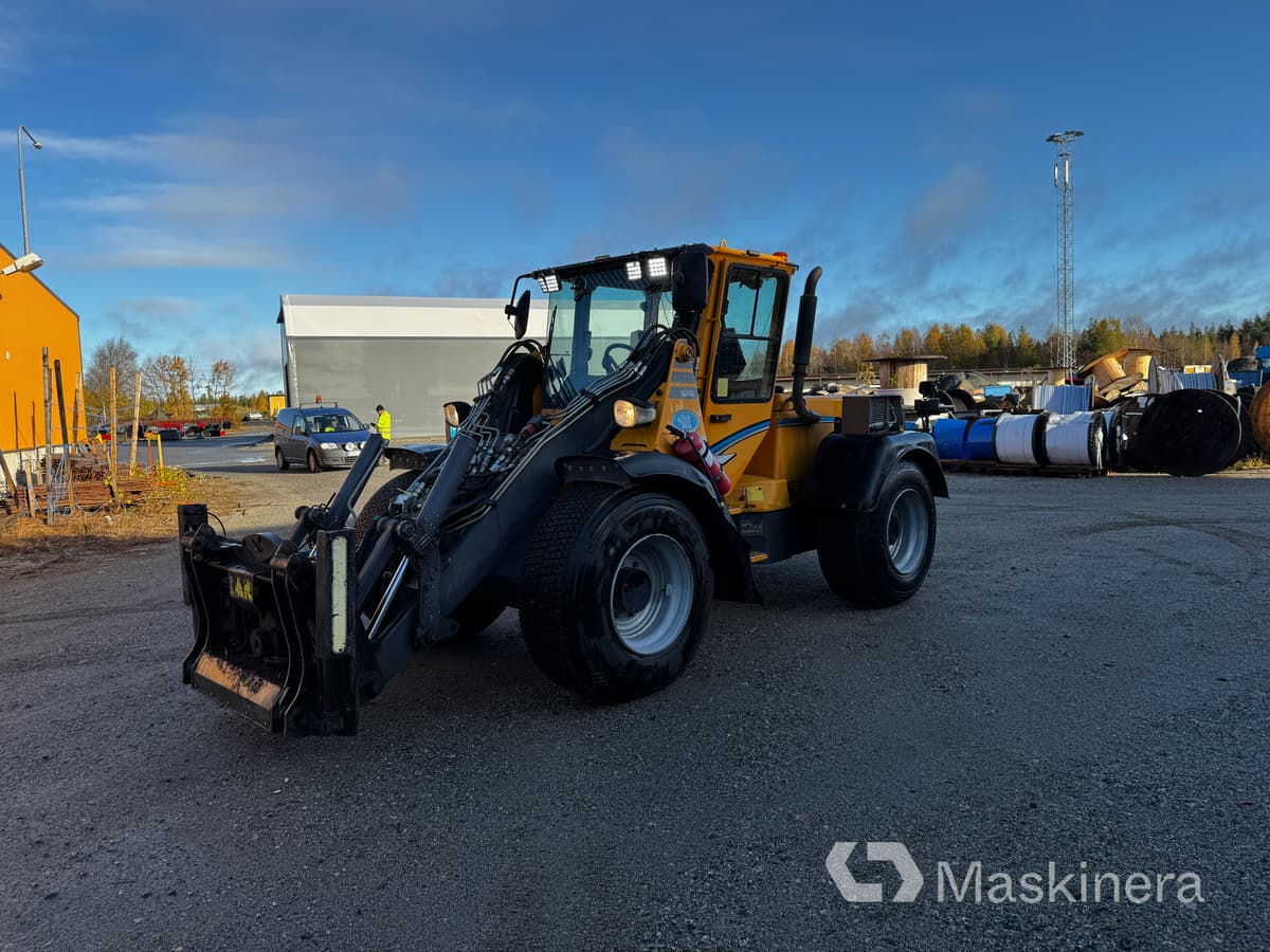 Redskapsbärare Wille 855C med redskapstilt | Maskinera