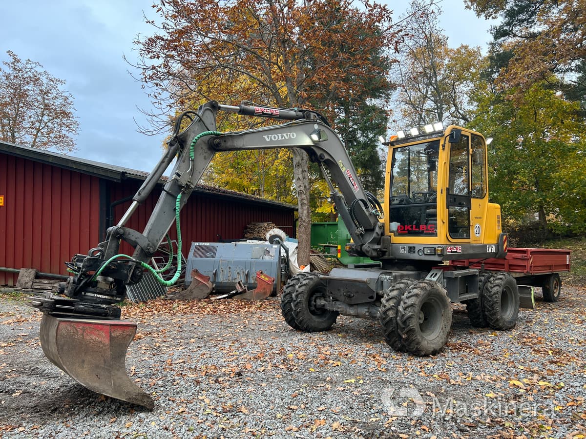 Hjulgrävare Volvo EW50 med kärra | Maskinera