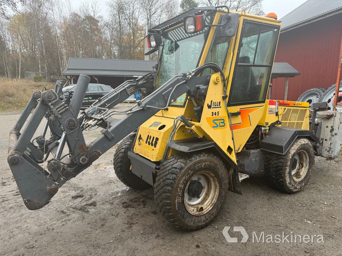 Redskapsbärare Wille 345 ink Sandspridare och Vikplog | Maskinera