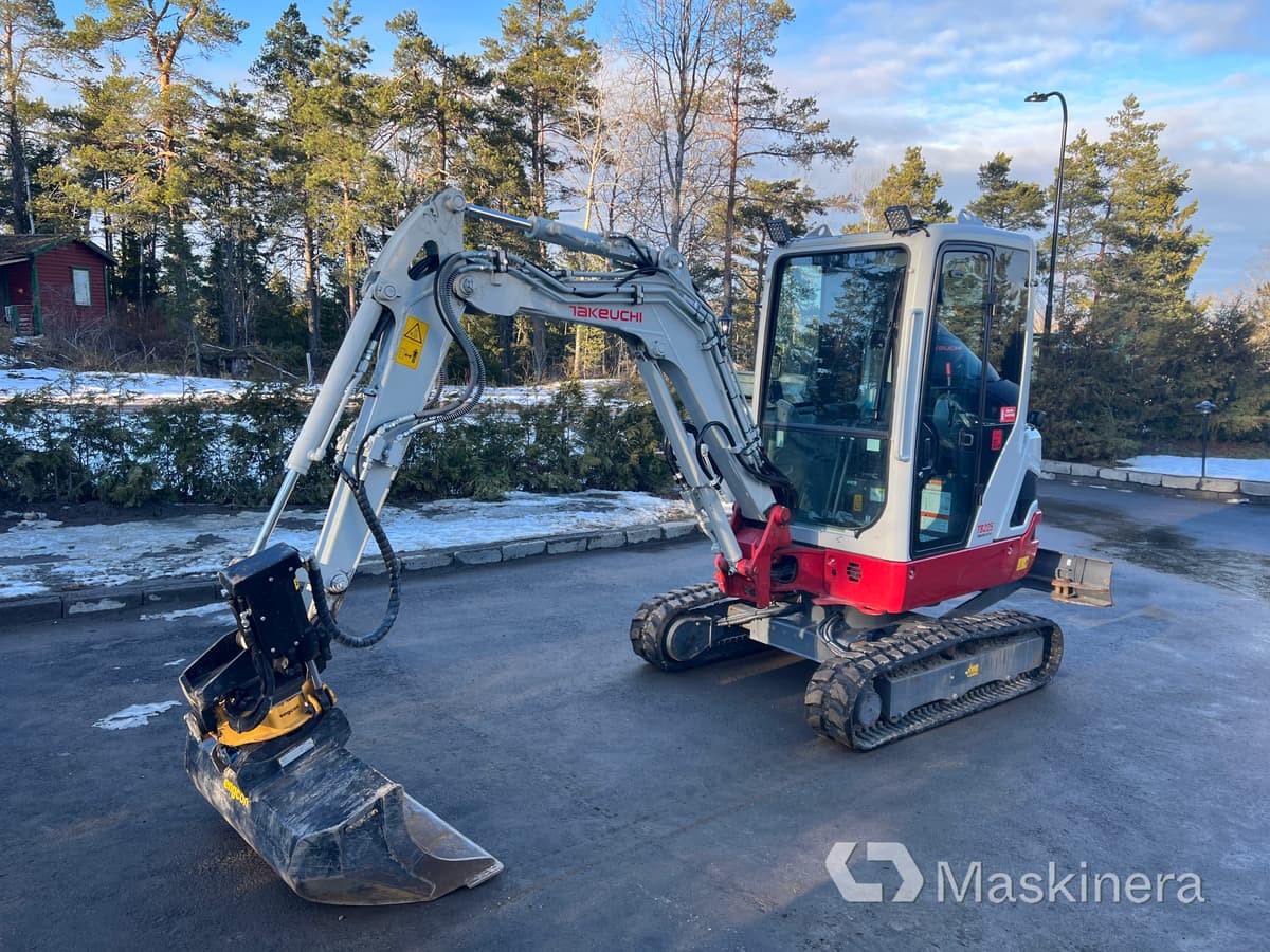 Grävmaskin Takeuchi TB 225 | Maskinera