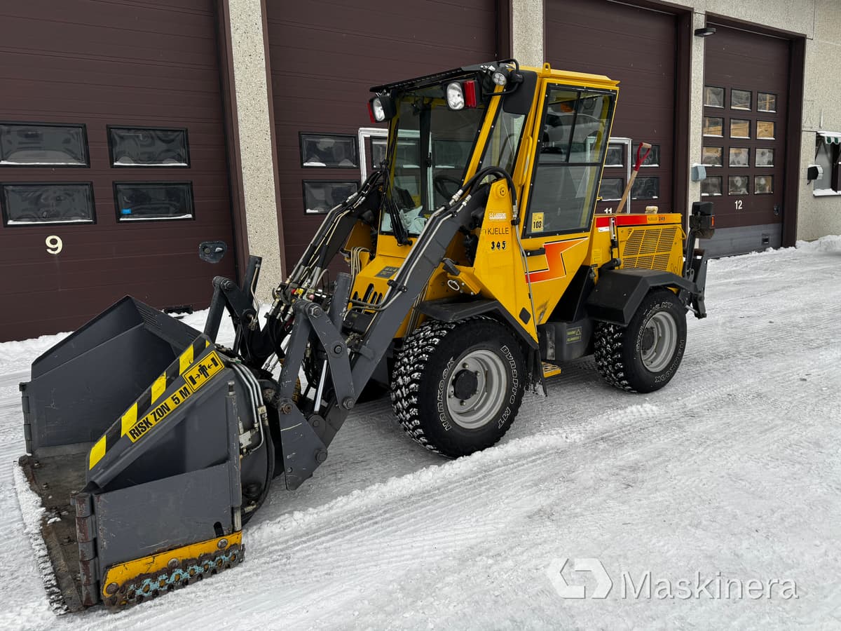 Redskapsbärare Wille 345 med redskap | Maskinera